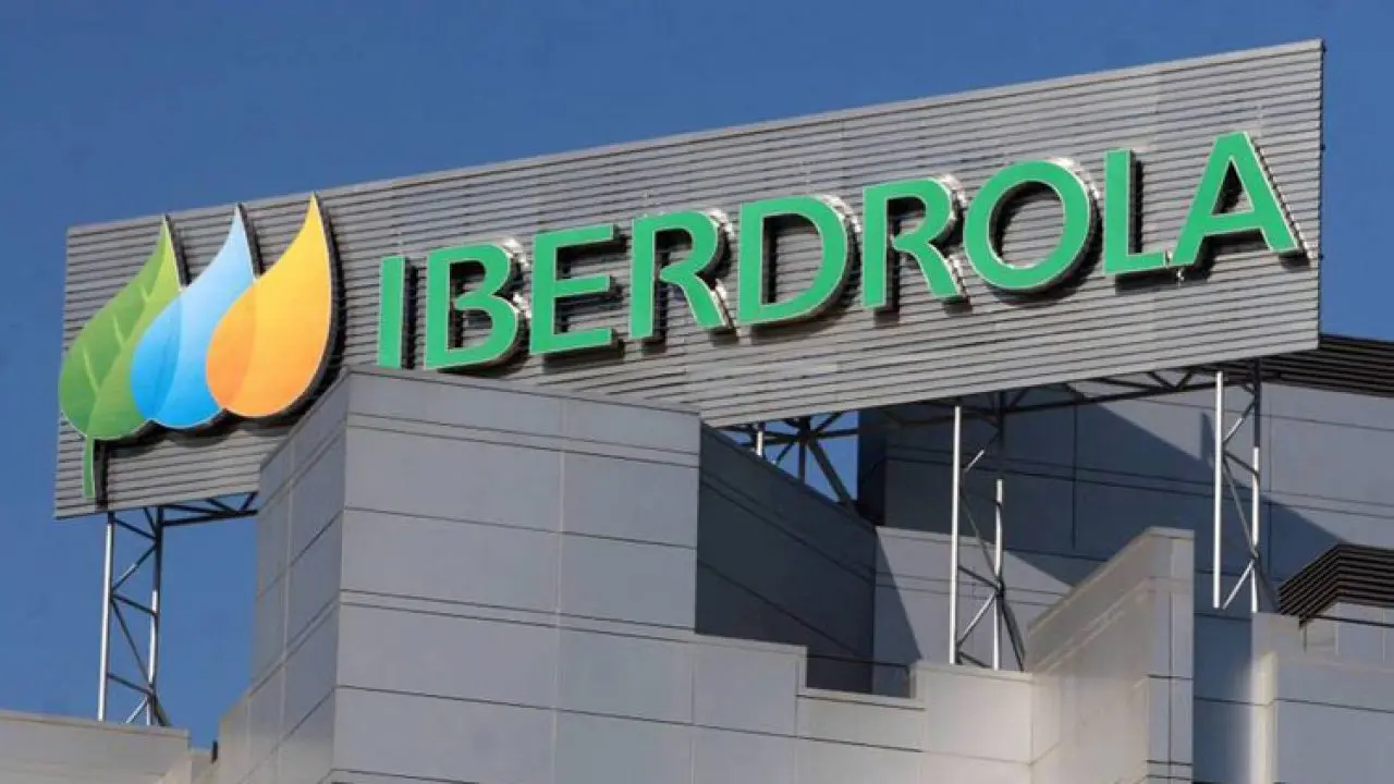 Iberdrola and EIB Sign a €220 Million Green Loan Top-Up to Boost Smart ...